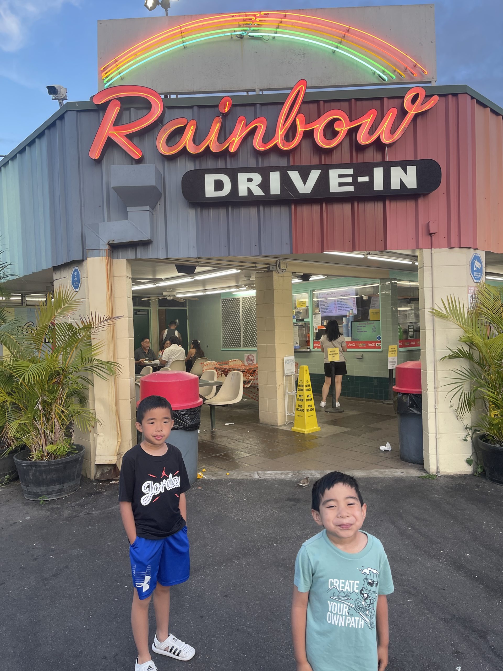 Rainbow Drive-In | Oahu, Hawaii | Jordan & Jacob's Adventures